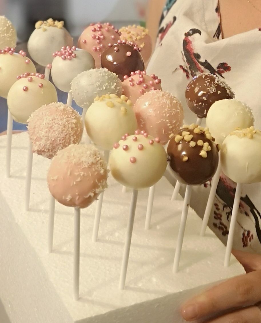 HAT CAKE: a knit hat cake tutorial with pictures + instructions